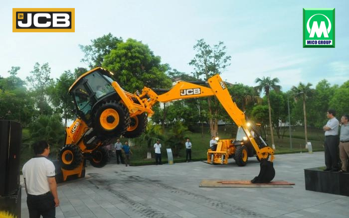 Hệ thống Torque Lock cài đặt cho máy xúc đào liên hợp JCB giành Giải thưởng Queen’s Award